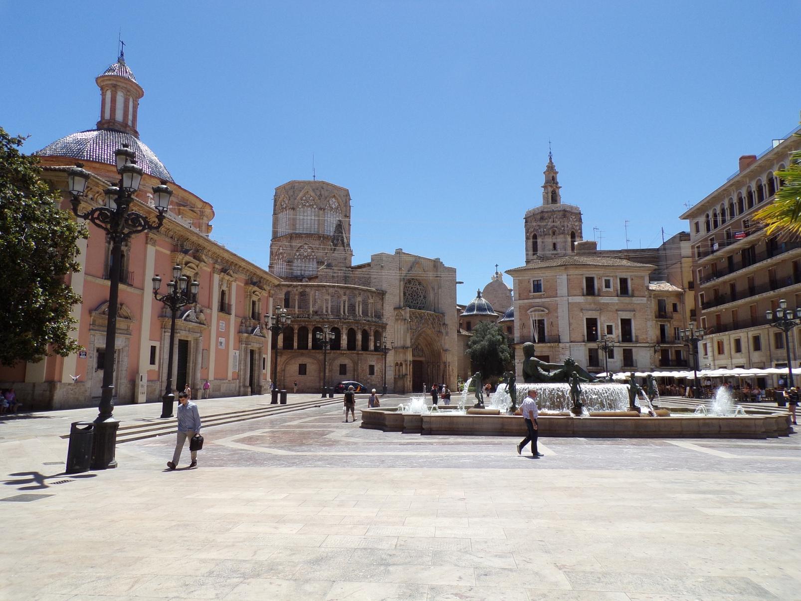 Kathedrale und Plaza de la Virgen: Wahrzeichen von Valencia